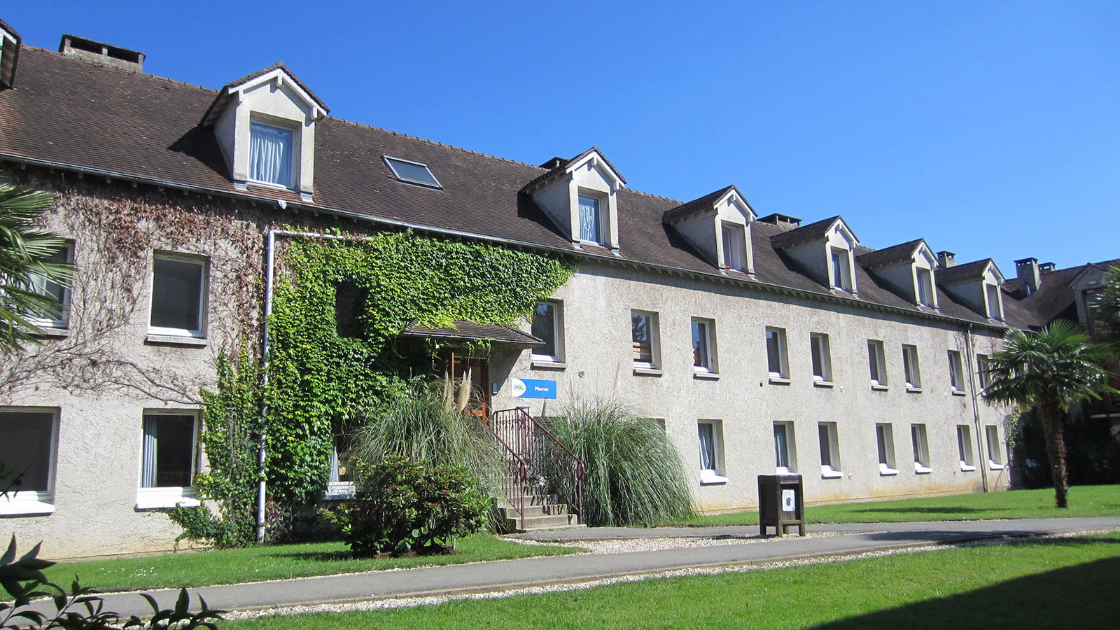 School Trips to Paris at Château de Grande Romaine